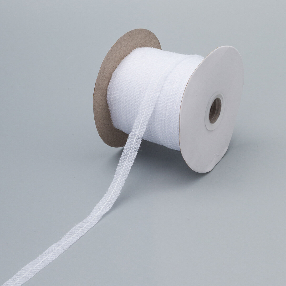 Лента нитепрошивная клеевая по косой усиленная (6441-5013) 10 мм*100м (белый)