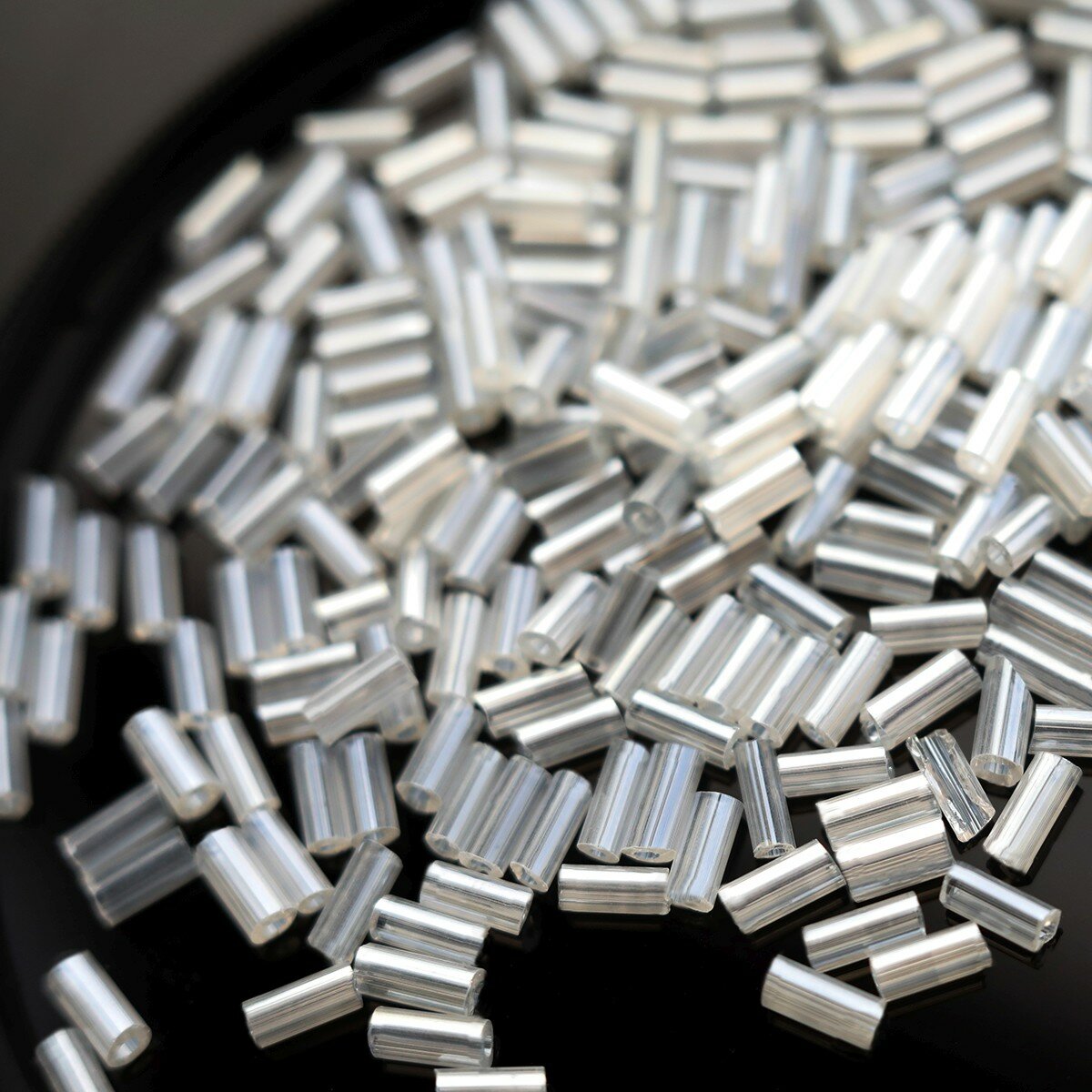 Бисер Радуга 70 гр стеклярус прозрачный/перламутровый