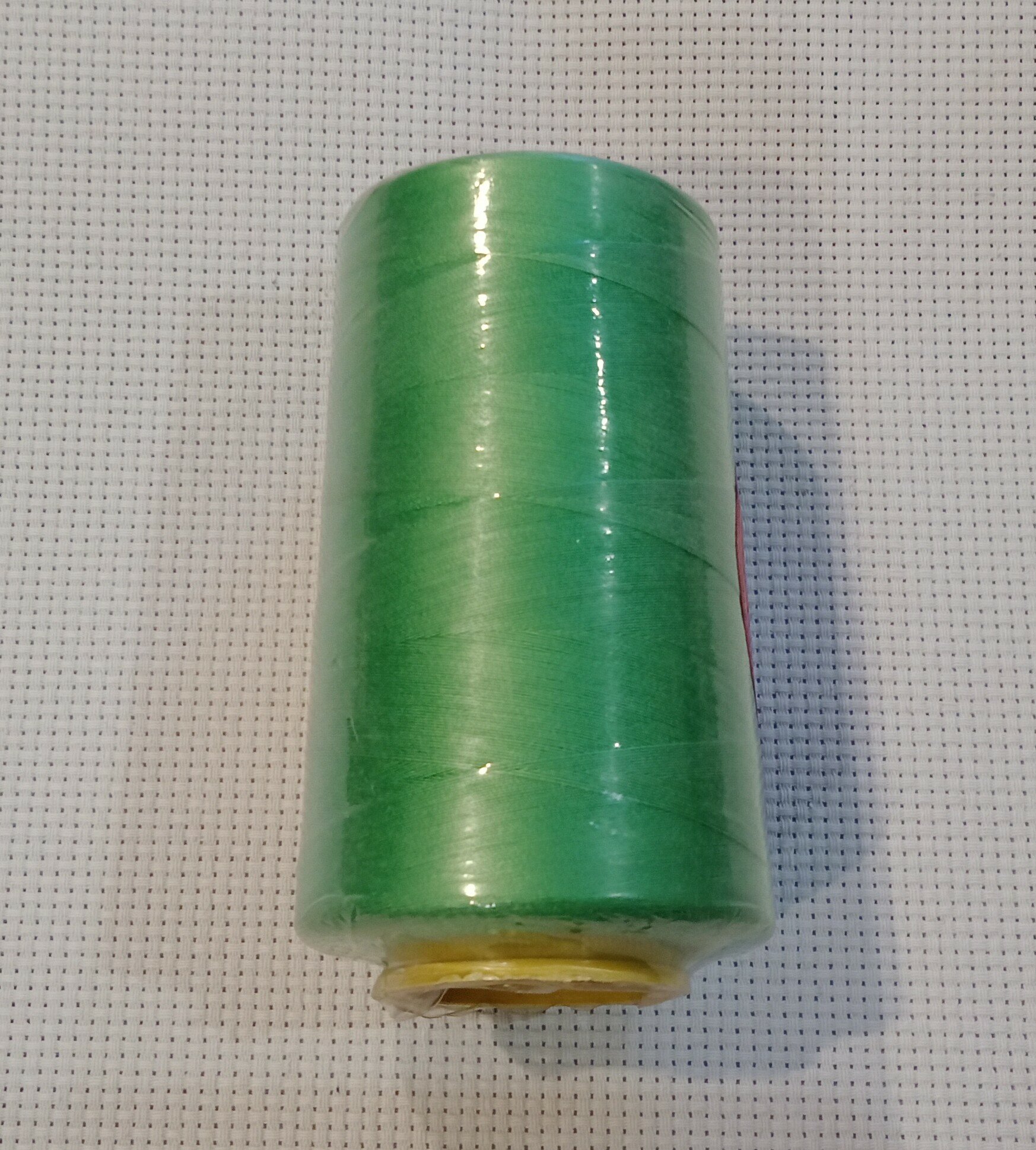 Нитки швейные для оверлока 100% полиэстер 40/2, 5000 ярдов