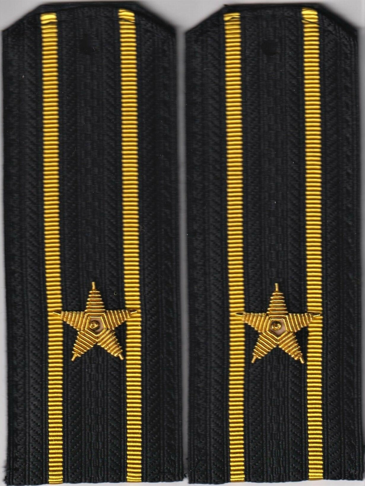 Погоны ВМФ чёрные с жёлтым просветом, капитан 3-го ранга