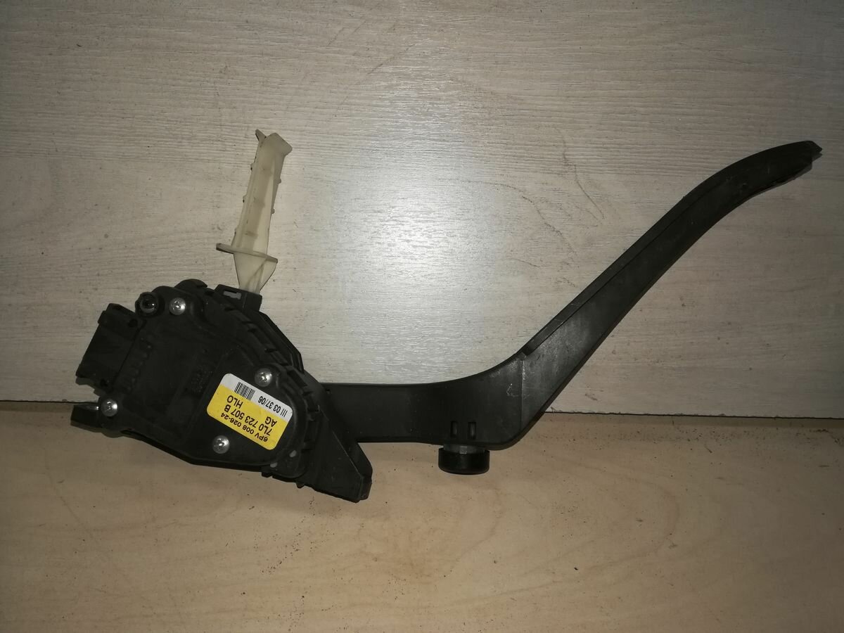 Педаль акселератора газа Audi Q7 4L 7L0723507B 7L0723507B