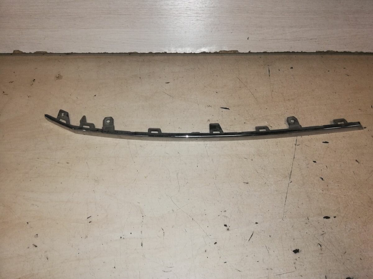 Хром молдинг накладка решетки радиатора VW Tiguan 5N0853768L