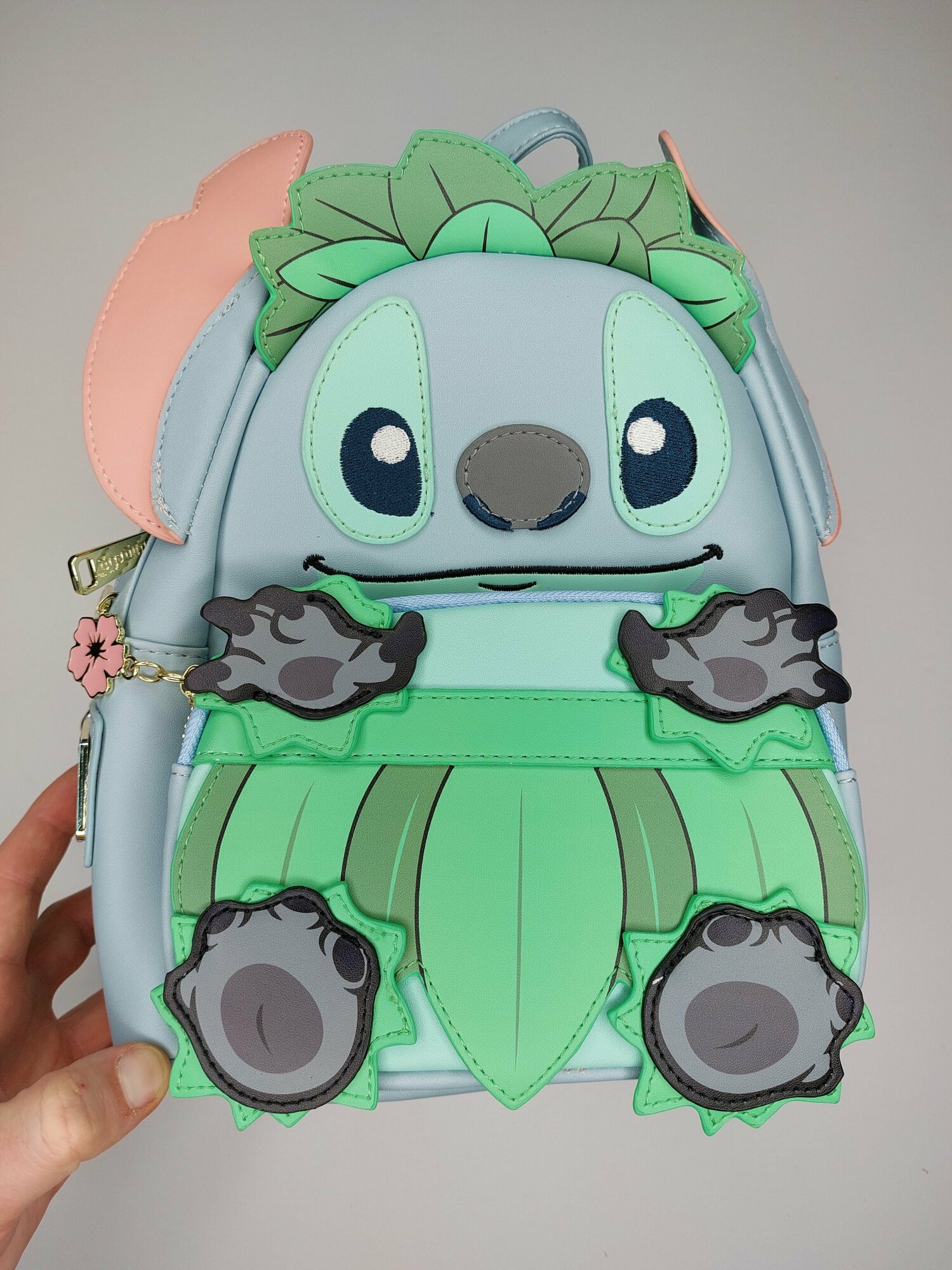 Сумка рюкзак Loungefly Стич луау Stitch Luau из мультика Лило и Стич