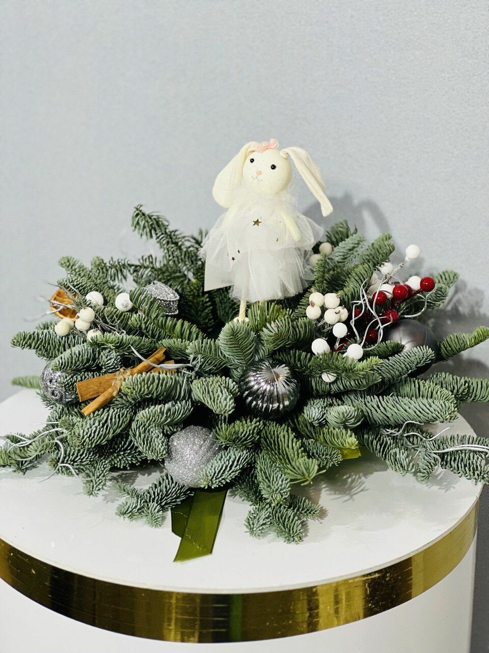 Новогодняя композиция из Датской сосны нобилис с интерьерной игрушкой зайчик в платье