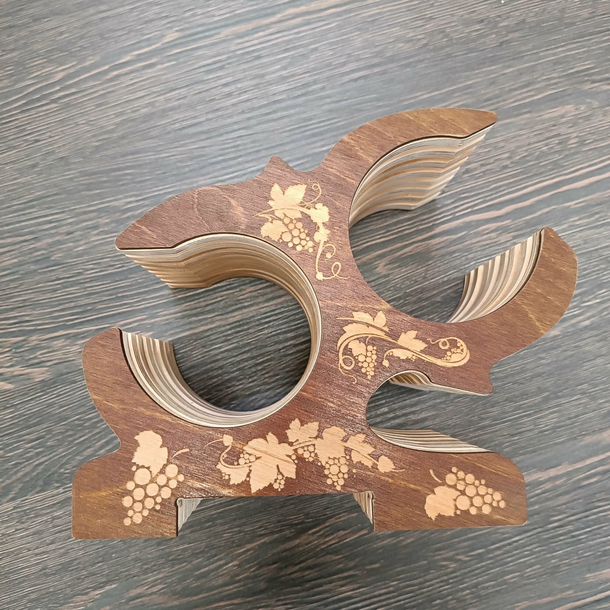 Подставка деревянная на 2 бутылки вина "Виноградная лоза"