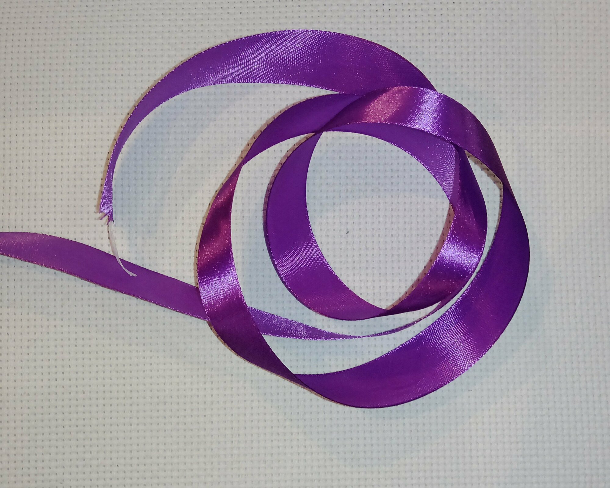 Лента атласная темно-сиреневая (25 мм, 27,4м)