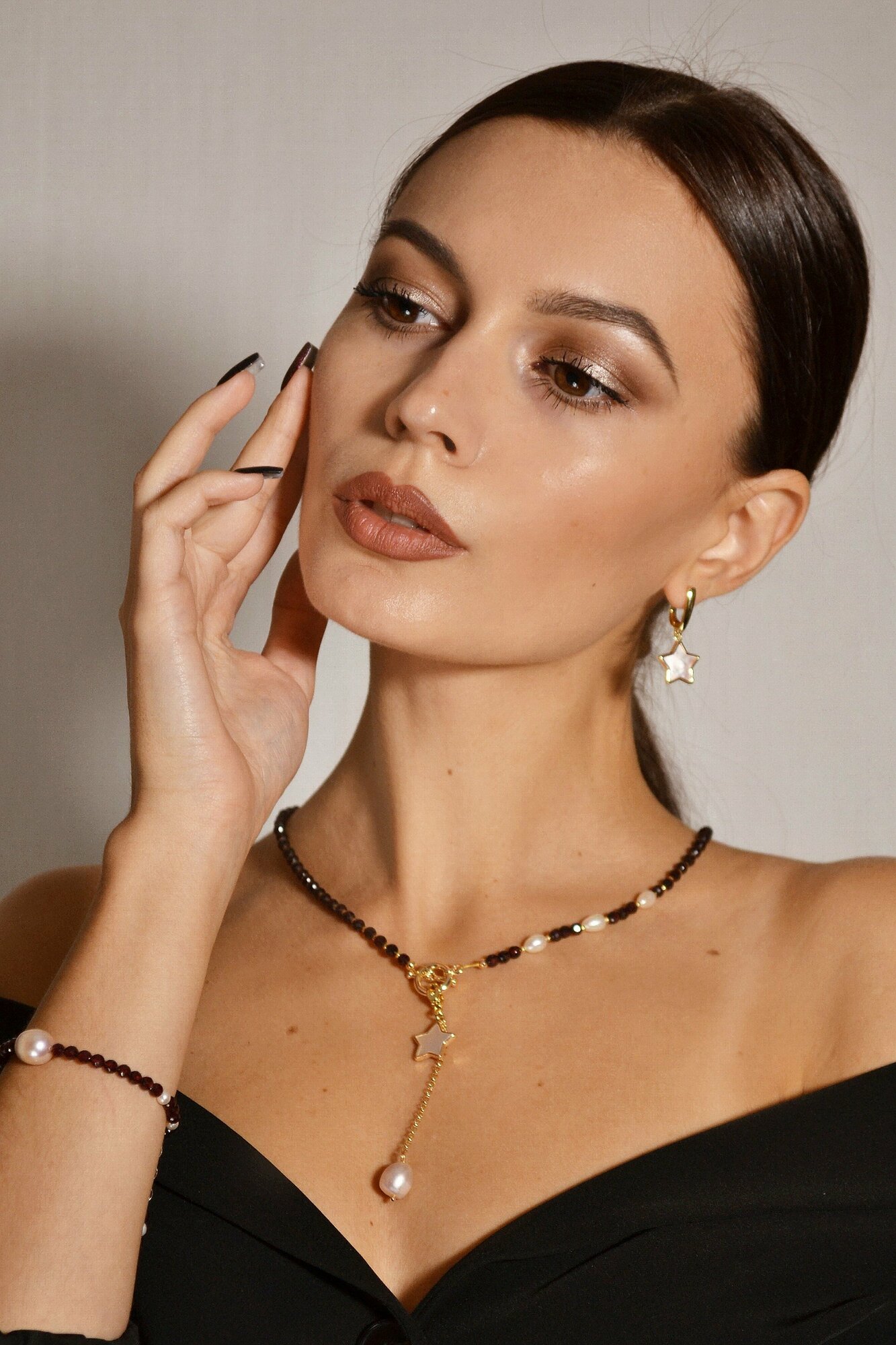 Серьги с подвесками ONE SECRET jewelry, перламутр, размер 32 мм, золотистый — фото 1