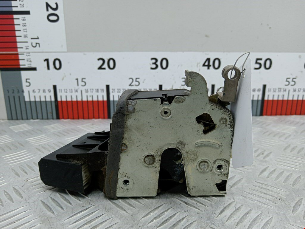 Замок двери передней правой BMW 5-Series (E39) 51218235104 арт. 2063550