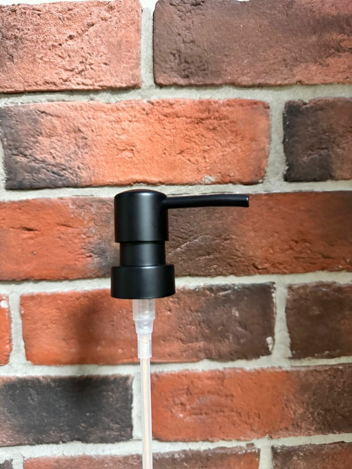 Помпа для диспенсера, дозатора для жидкого мыла тип 2 "Черный" 28мм