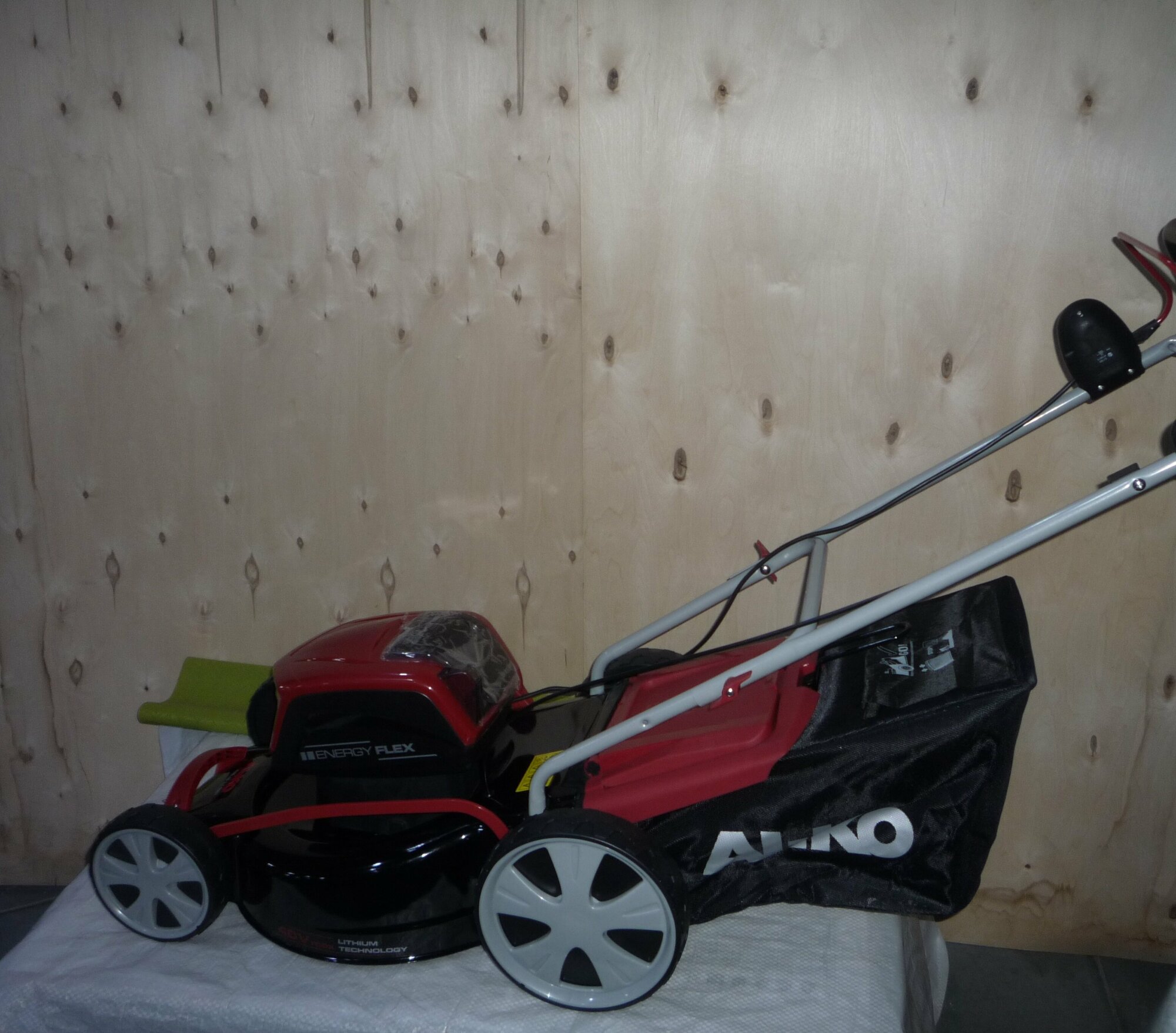 Электрическая газонокосилка AL-KO 113714 46.9 Li SP (Set: 1 АКБ, З/У), 46 см