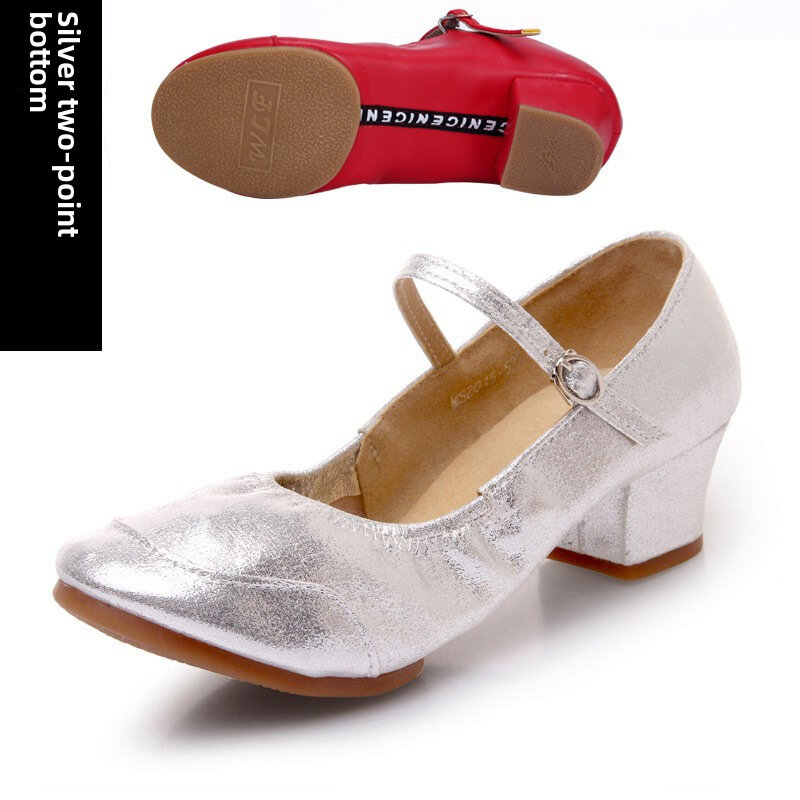 Спортивные туфли