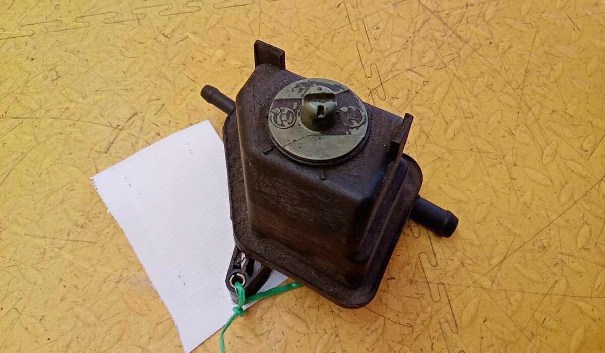 Бачок гидроусилителя Octavia Tour (A4 1U-) Skoda 1J0422371C