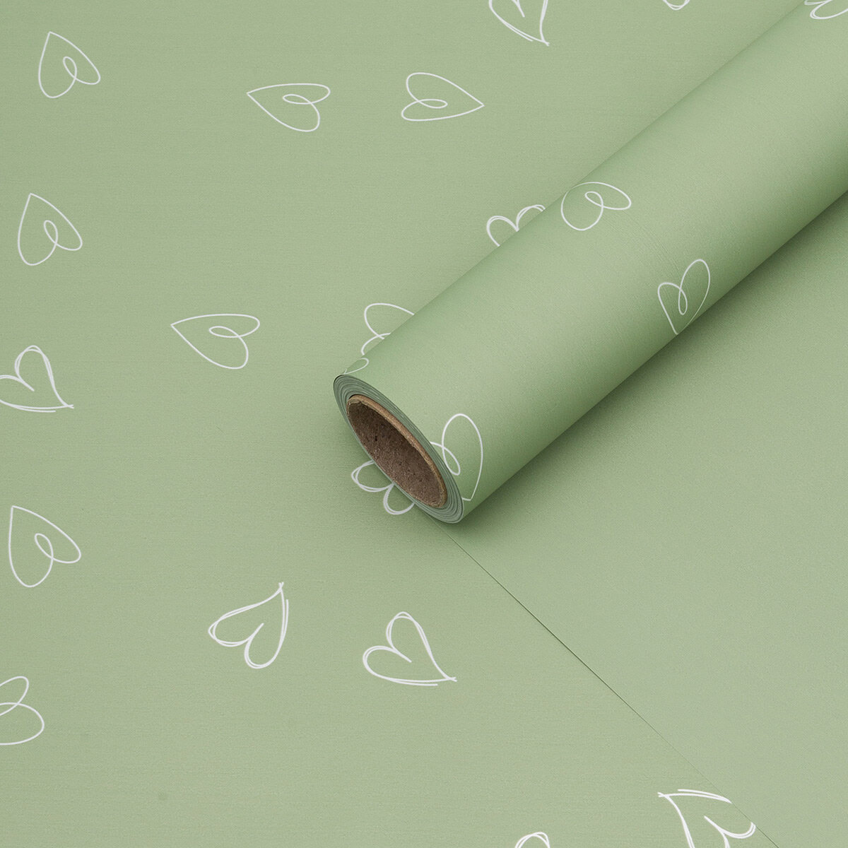 Пленка упаковочная для цветов и подарков Айрис 'Большие сердечки', 65 мкр, 58см*10м (VH2555 травяной с сердечками)