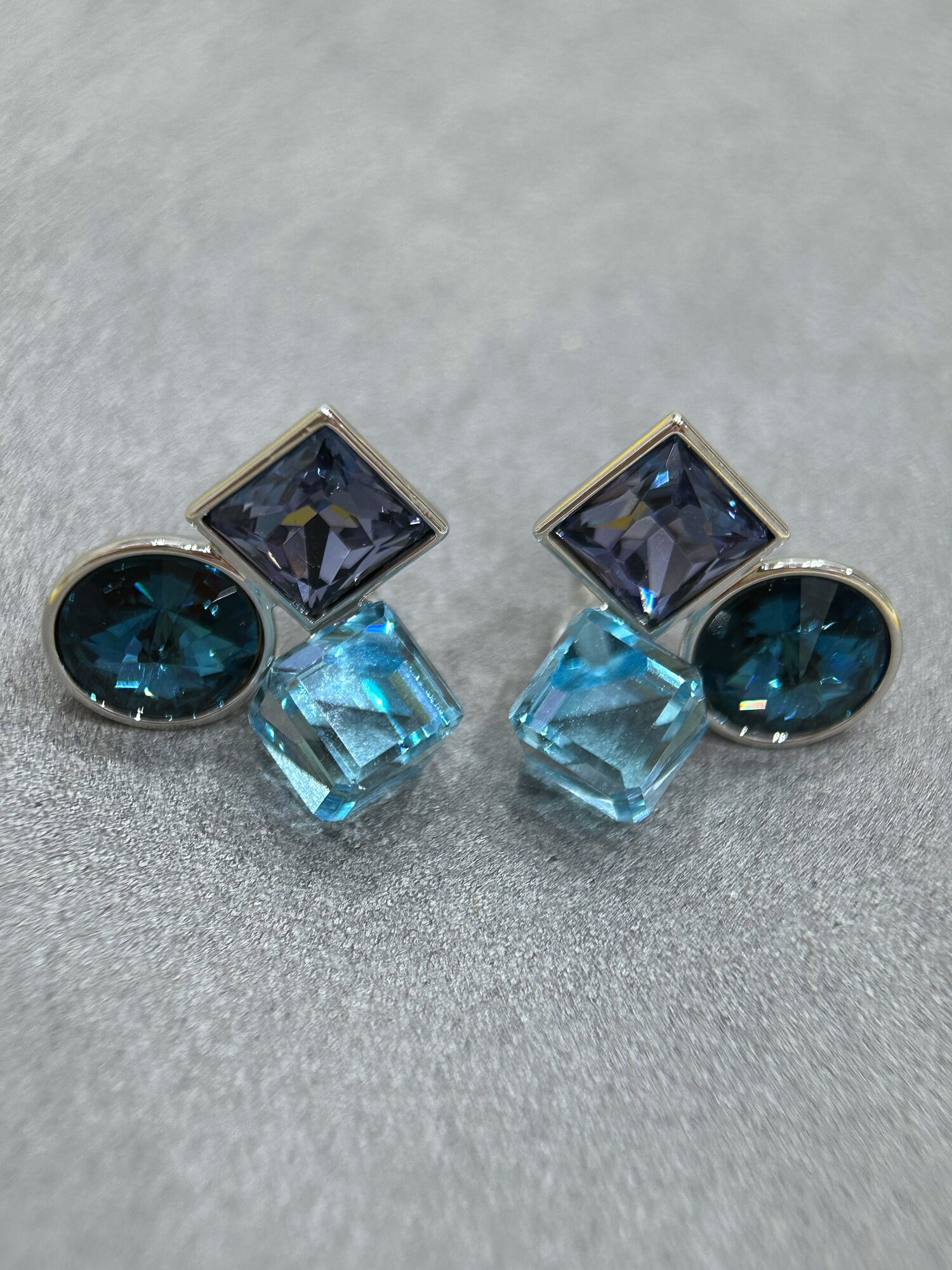 Серьги пусеты, стекло