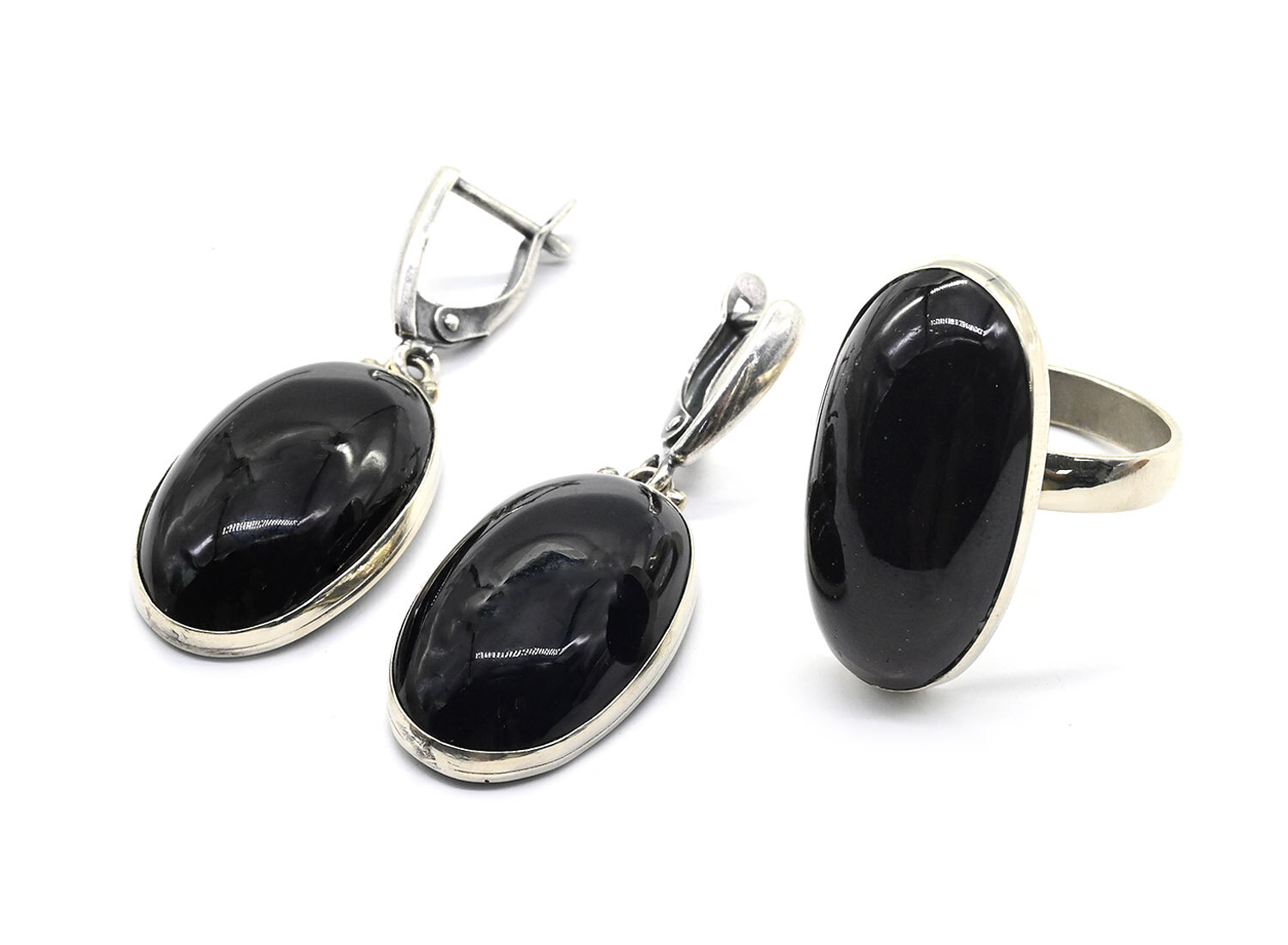 Комплект бижутерии: кольцо, серьги, топаз