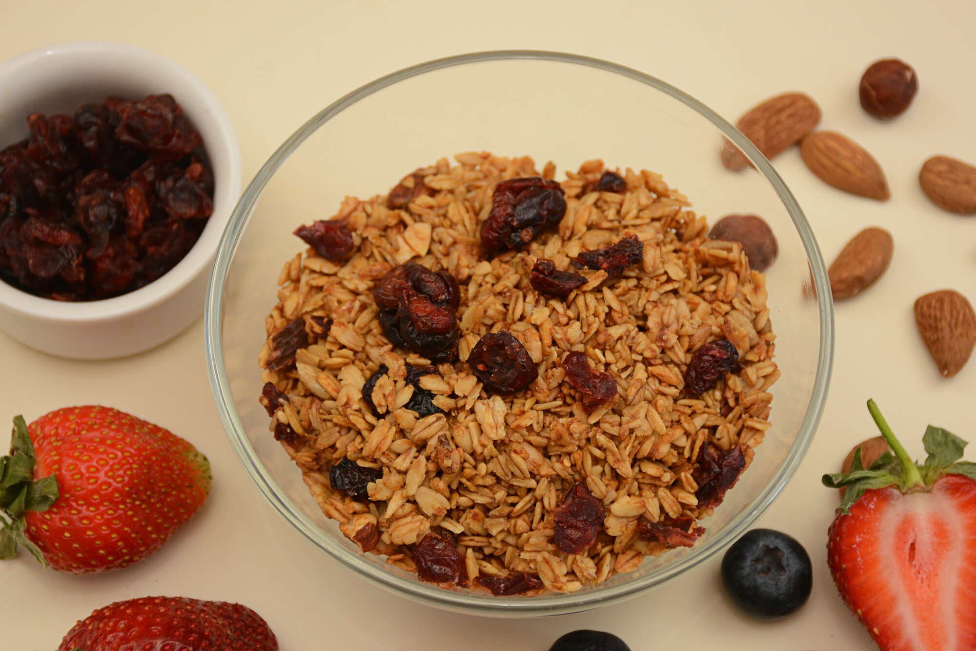 Гранола с миндалем и вяленой клюквой (мюсли запеченые) 300г