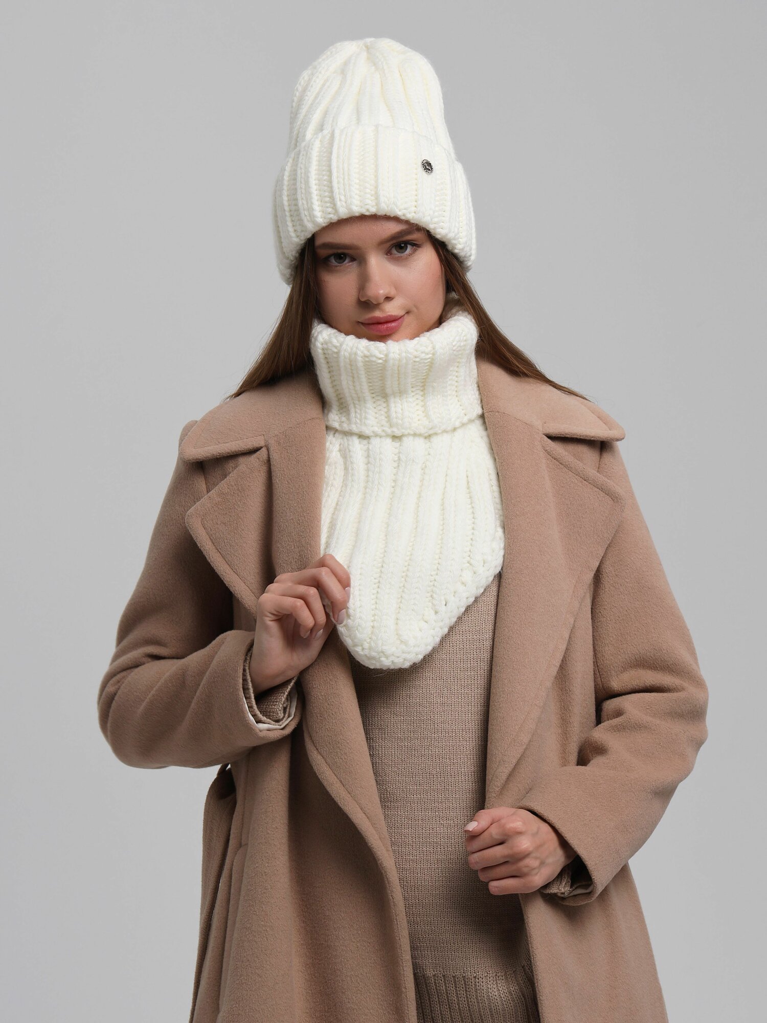 Комплект с головным убором Осень-зима 2024 для женщин