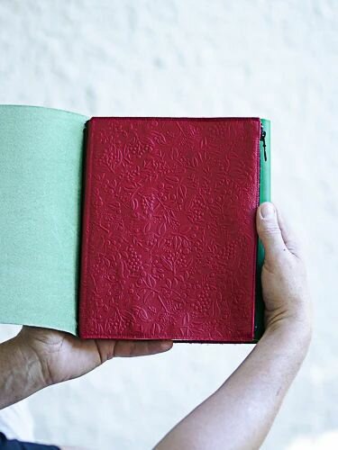 Louise Carmen Портфолио Leather Portfolio for Magnum (L) - цвет Red berries