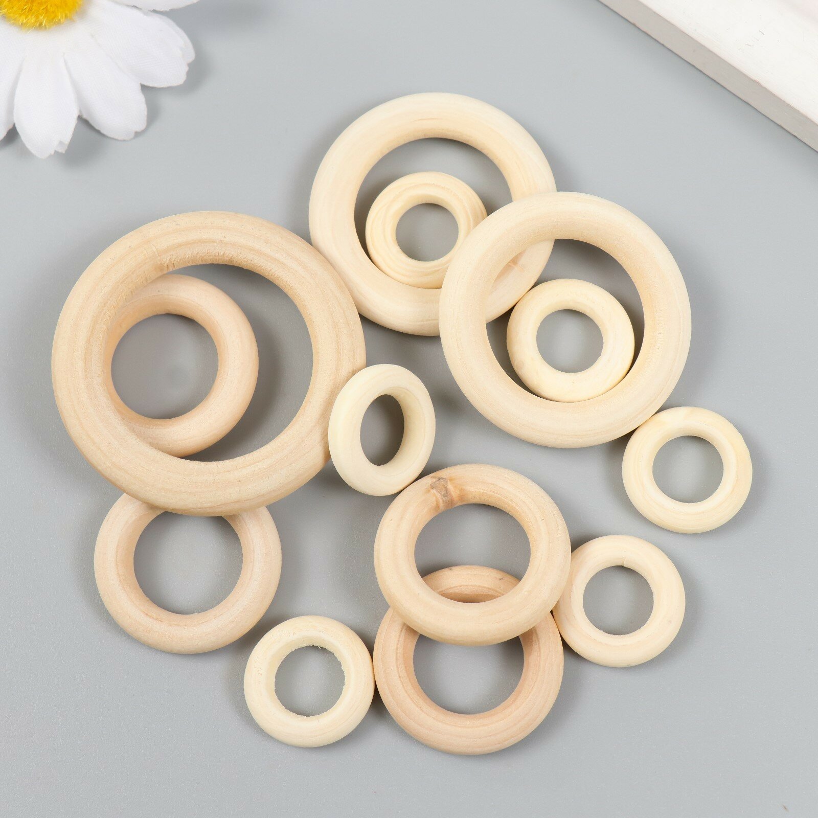 Набор деревянных неокрашенных колец МИКС-12 (кольца 20.30,40.50 мм) 13 шт.