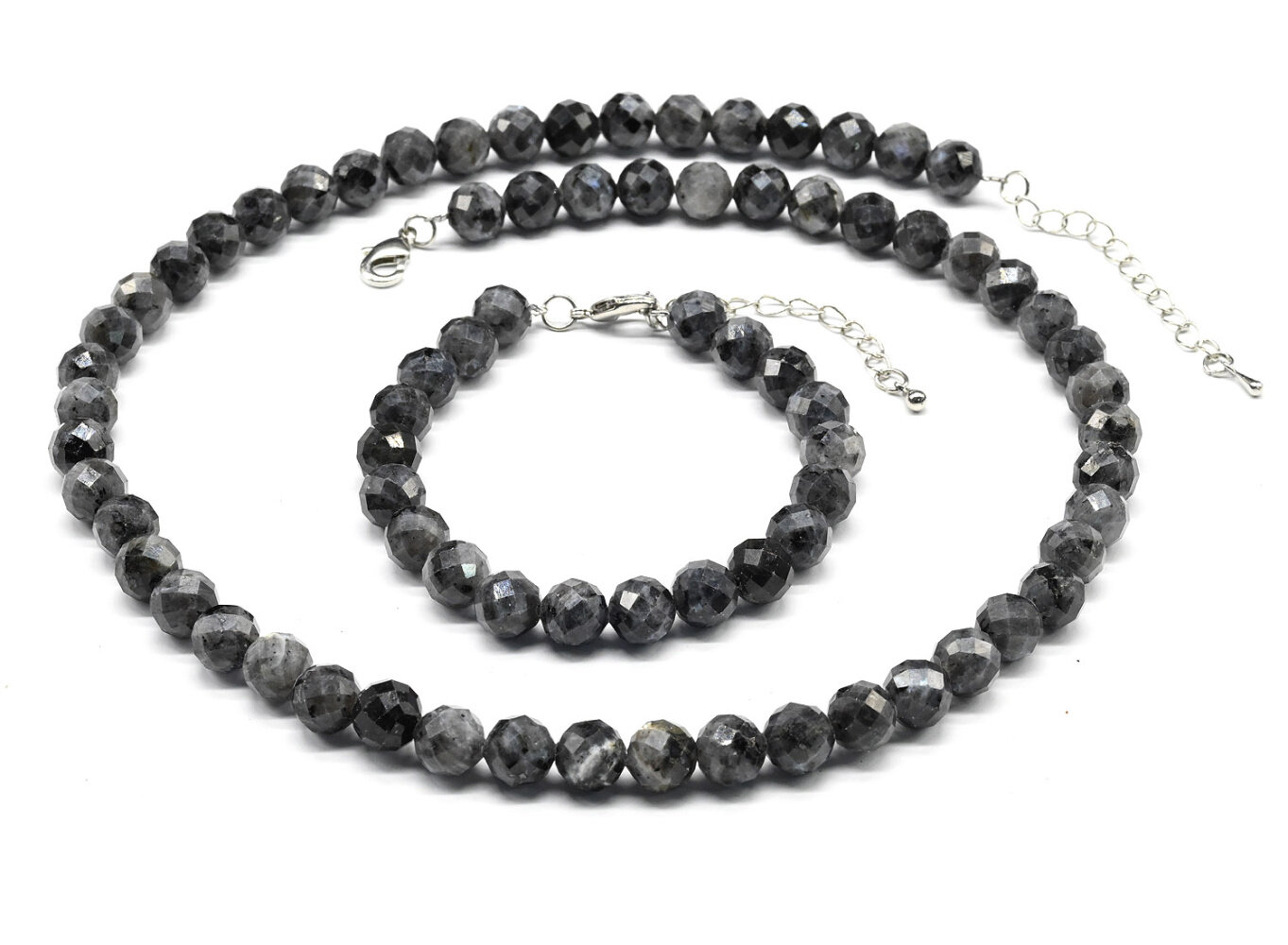 Бусы, лабрадорит