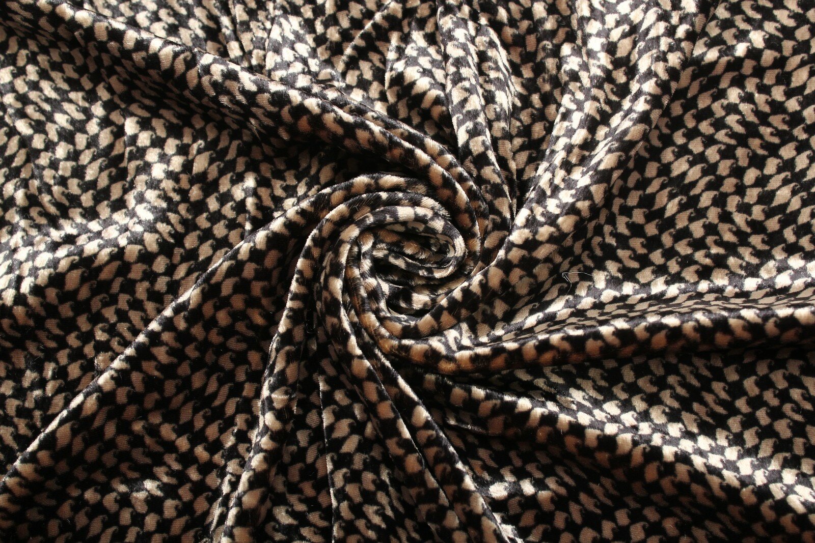 Ткань Панбархат чёрно-бежевый, геометрия, ш150см, 0,5 м