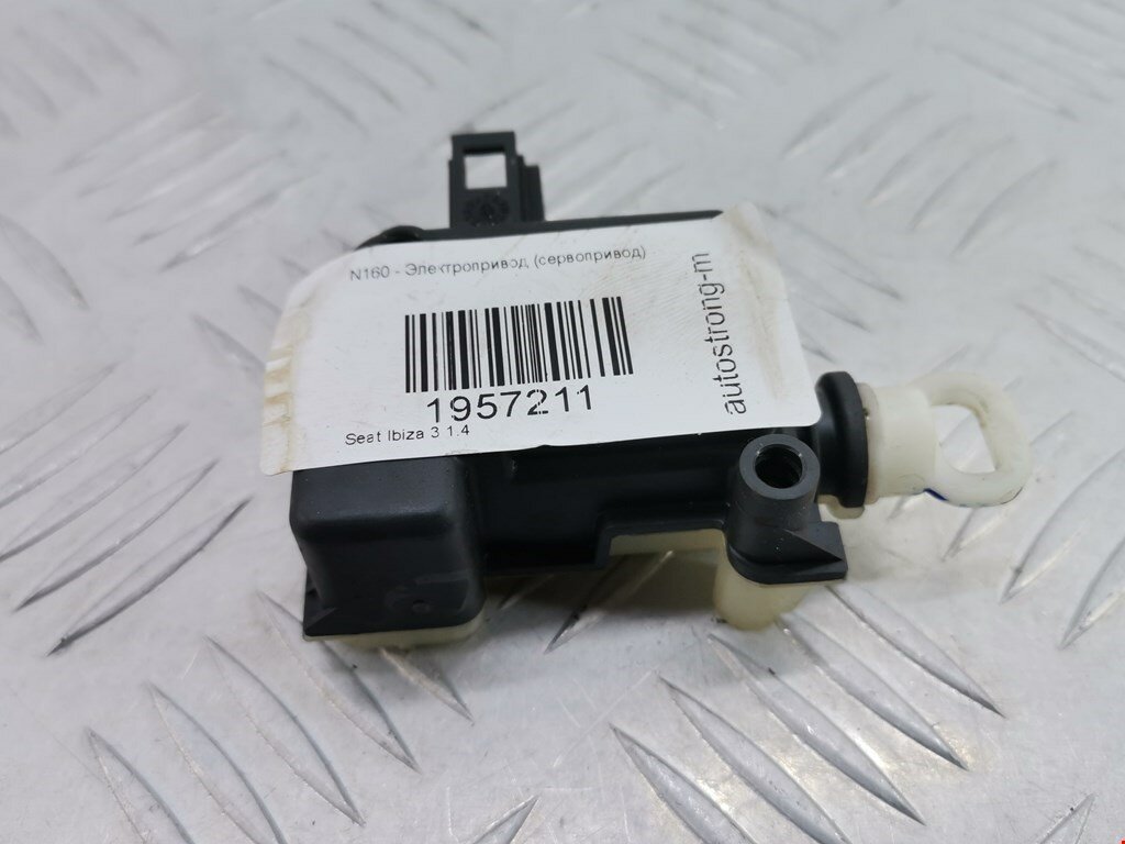 Сервопривод (электропривод моторчик привода) Seat Ibiza 3 1M5862159C арт. 1957211
