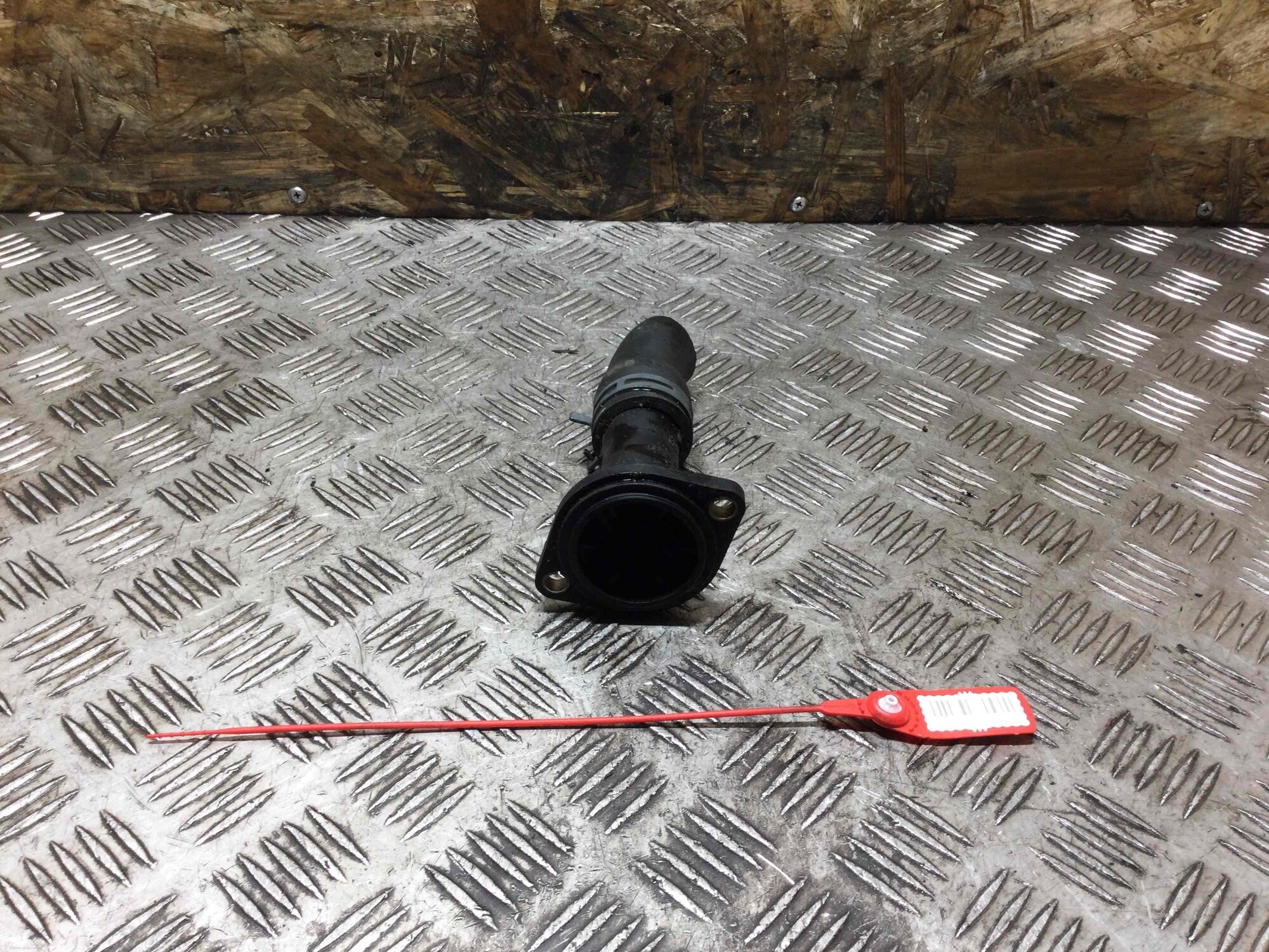 Б/У Фланец (тройник) системы охлаждения Volkswagen Golf 4 поколение (1997-2004) 2000 г.