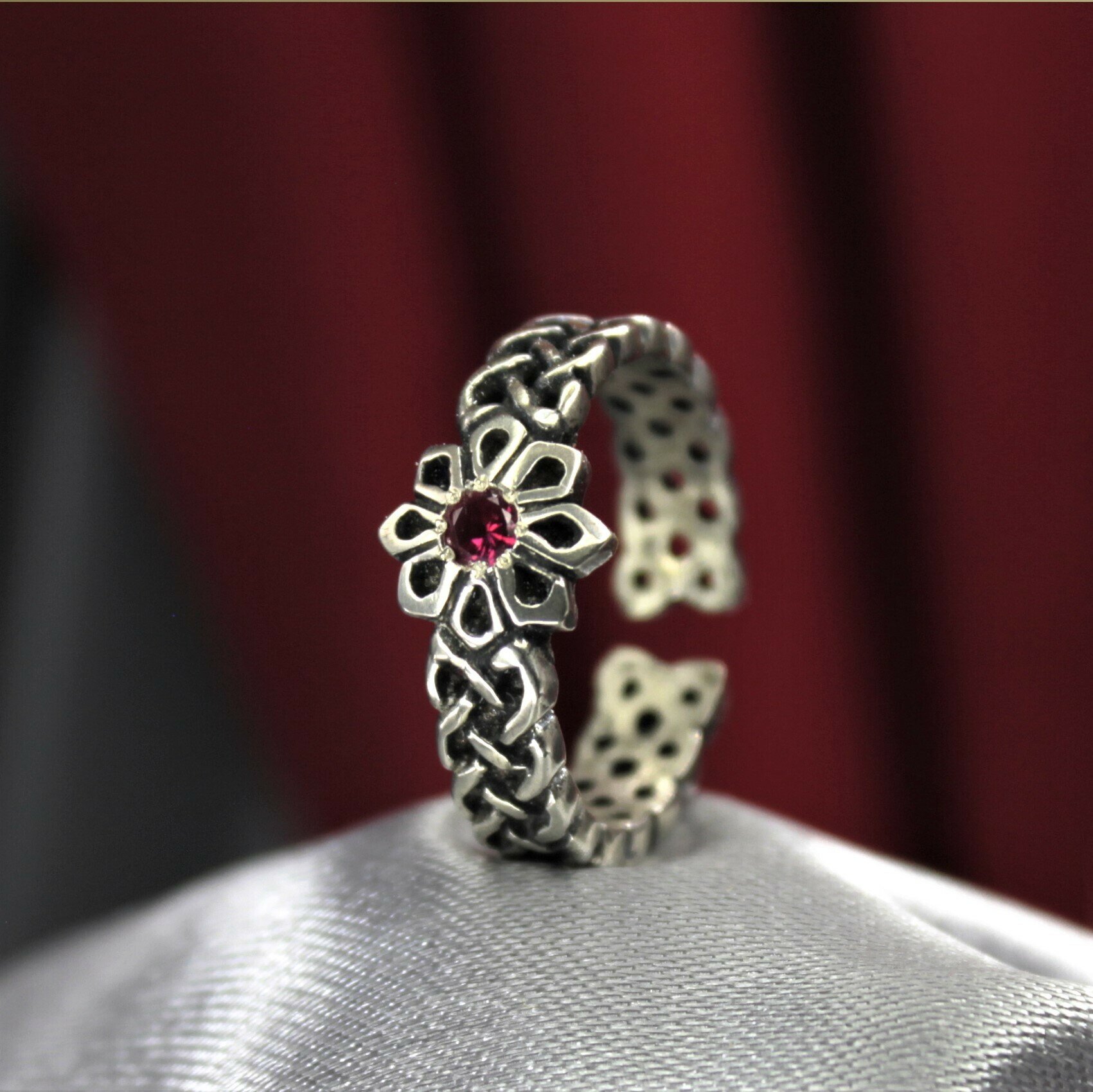 Кольцо, фианит