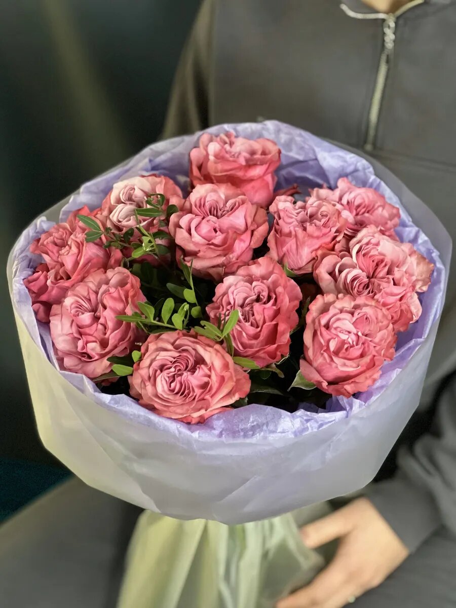 Монобукет из пионовидных роз "Кантри Блюз" 11 шт розовые, 50 см, в упаковке