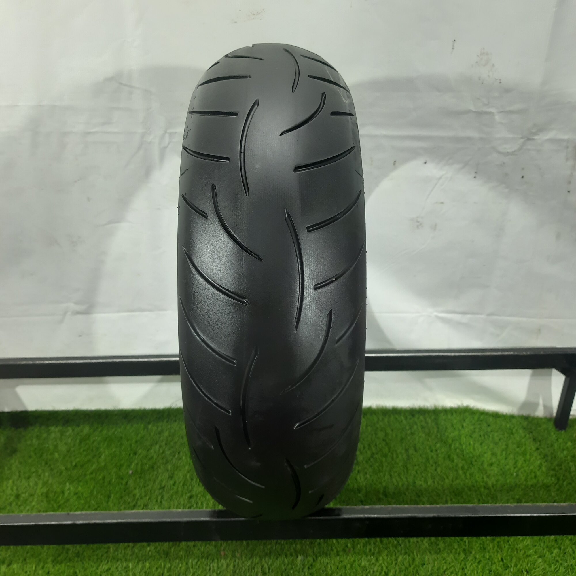 Мотошина Metzeler Roadtec Z8 180/55 ZR17 73W