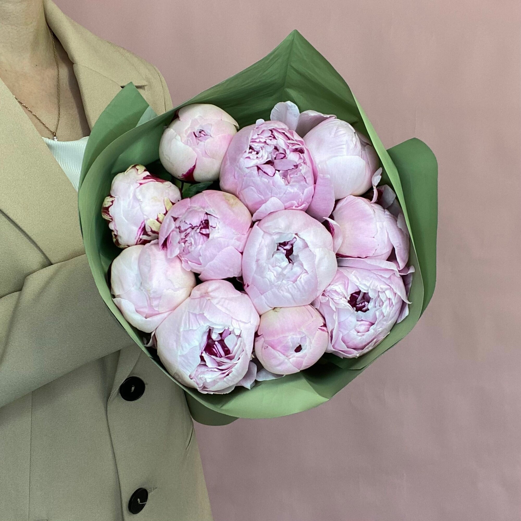 Розовые пионы (пион 11 шт.), высота букета 40 см, ширина 20 см