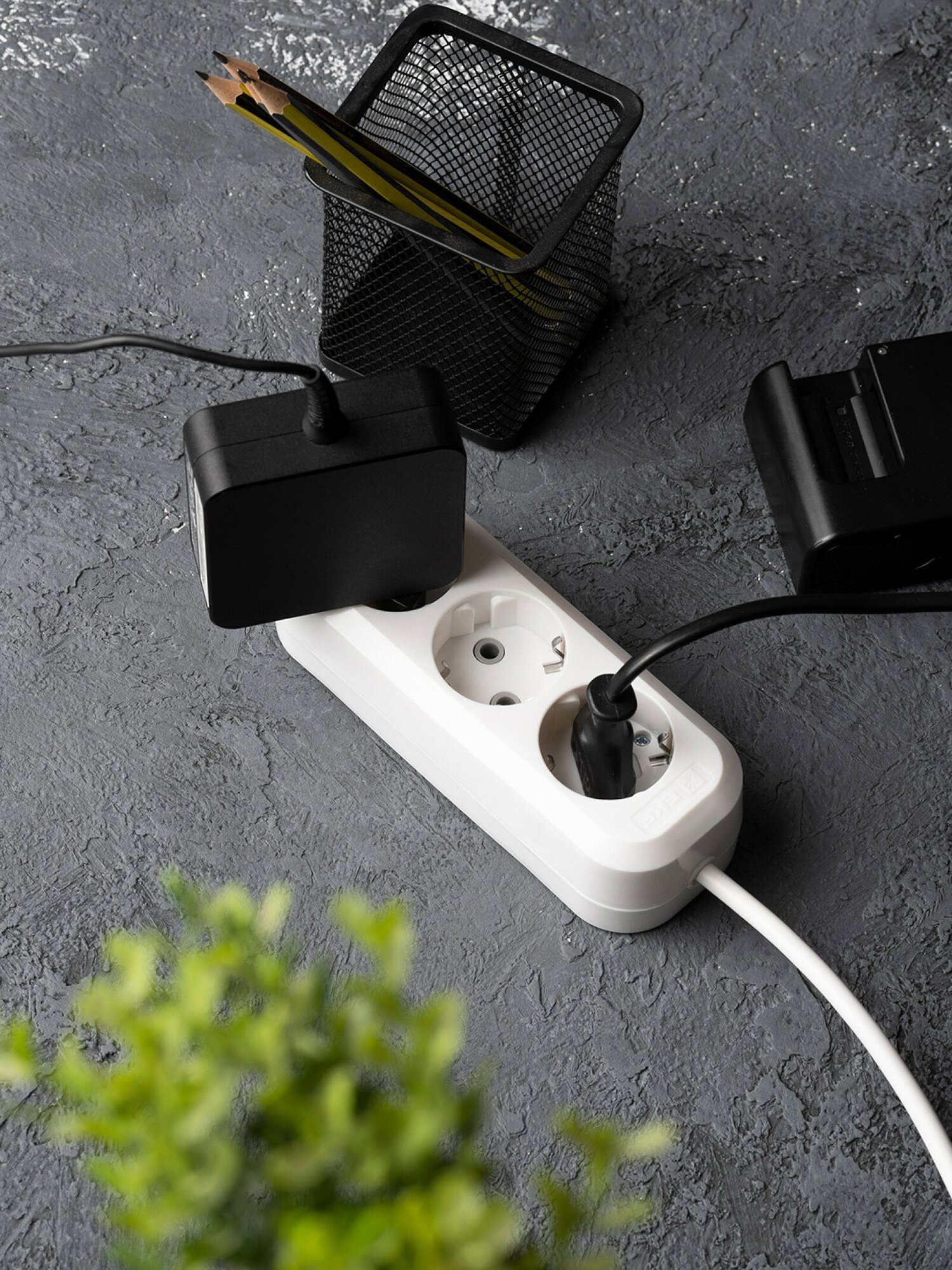 Удлинитель "Эксперт" 3 гнезда 2 метра 16А/3,5кВт с заземлением ПВС 3x1 EKF PROxima