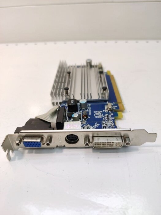 Видеокарта ATI Radeon HD 3450 PCIe Graphics Video Card 512MB DVI VGA TVOut 188-0CE40-005SA