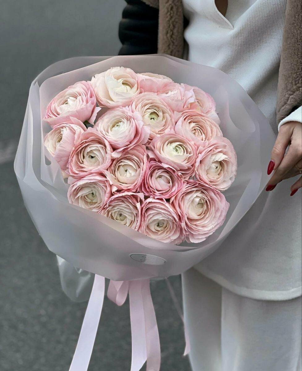 Монобукет "Букет из розовых ранункулюсов", 17 штук, высота 70см