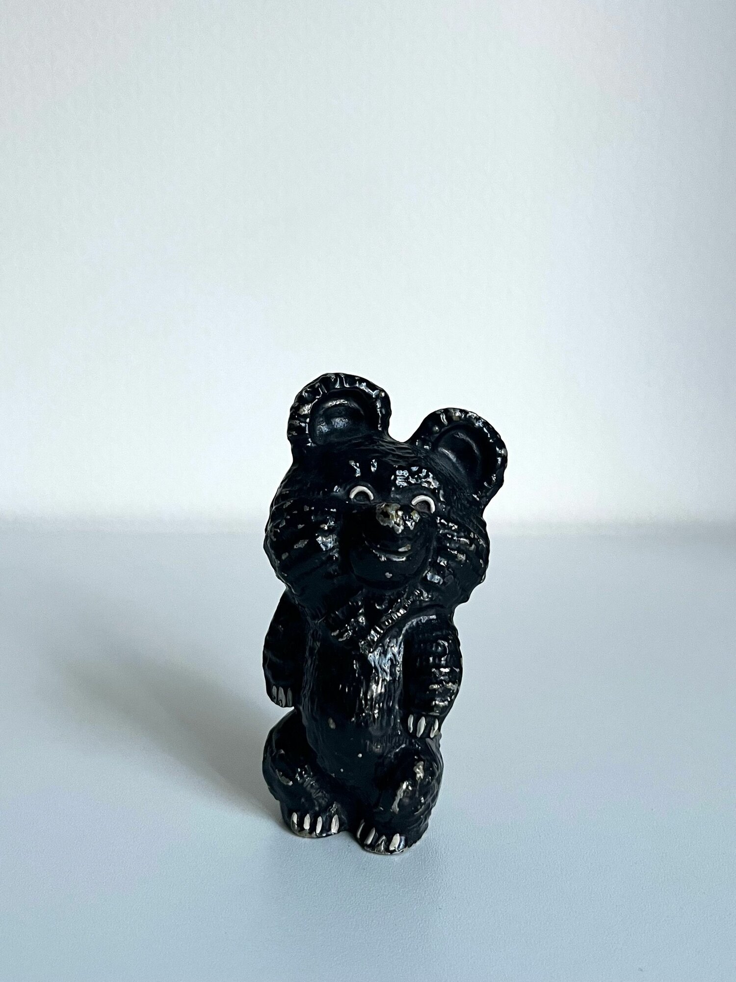 Статуэтка "Олимпийский Мишка" СССР. Силумин. Литьё. Высота: 10 см. Местами отколупалась краска.