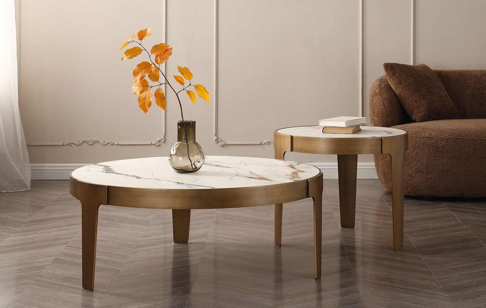 Стол журнальный Corfu (60), белая керамика/бронза