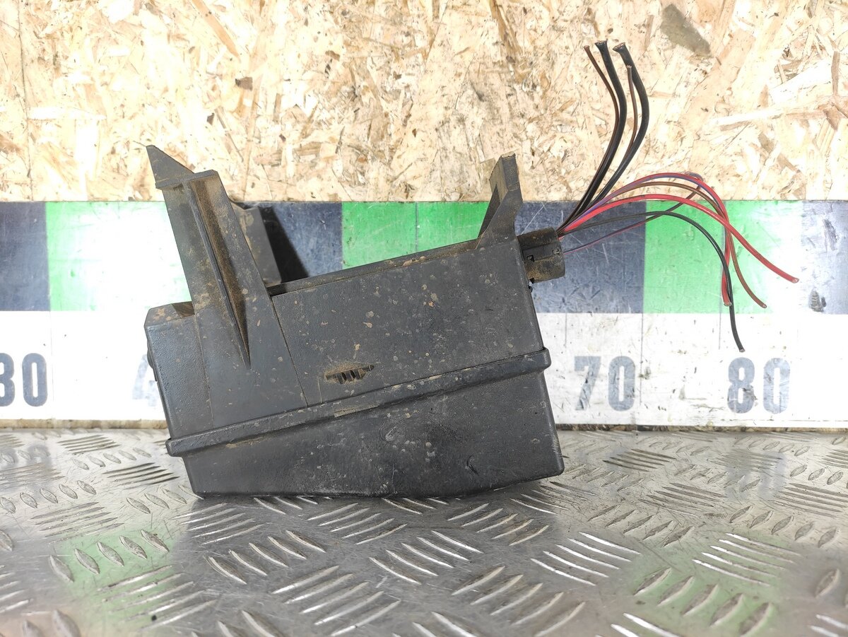 Блок предохранителей OPEL Vectra B 90506007