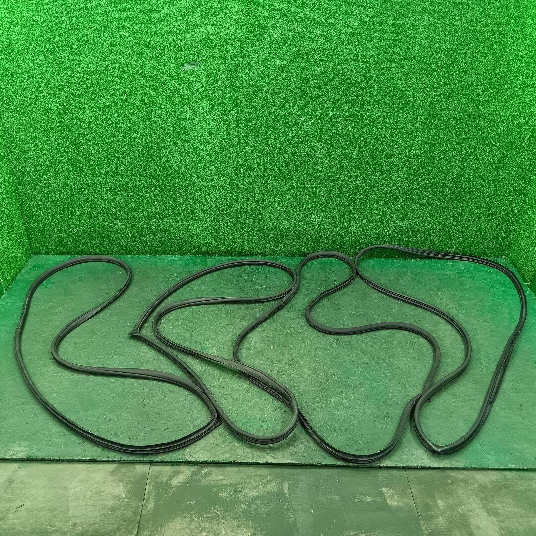 Уплотнитель дверного проема SsangYong Actyon 2 NEW 2 SUV 2013 7211034002LBA