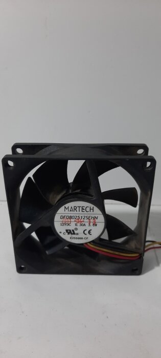 Вентилятор 80x80x25 DC 12V 0.3A MARTECH DF0802512SEHN 2600об/мин 3 Pin