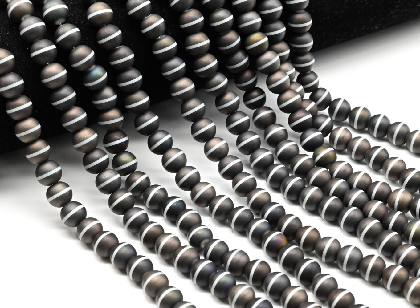 Бусины Дзи "Медицина" из агата шарик 8мм цв. графит, 36см, 48 бусин .