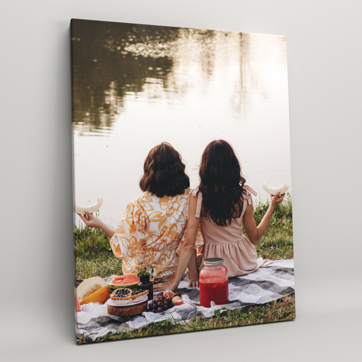 Картина на холсте (интерьерный постер) "Подружки", с деревянным подрамником, размер 30x40 см