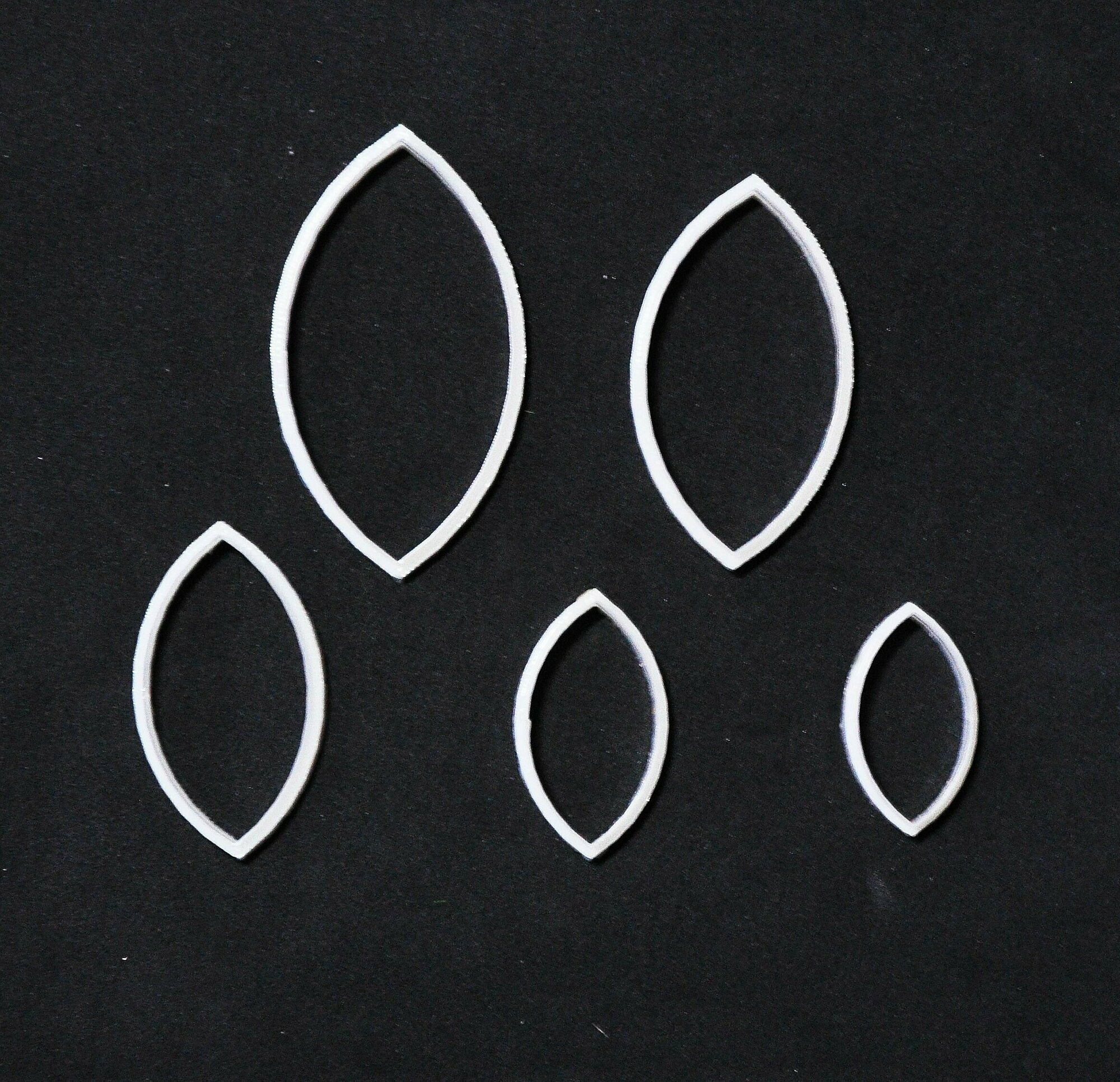 Пластиковые каттеры "Листья универсальные"