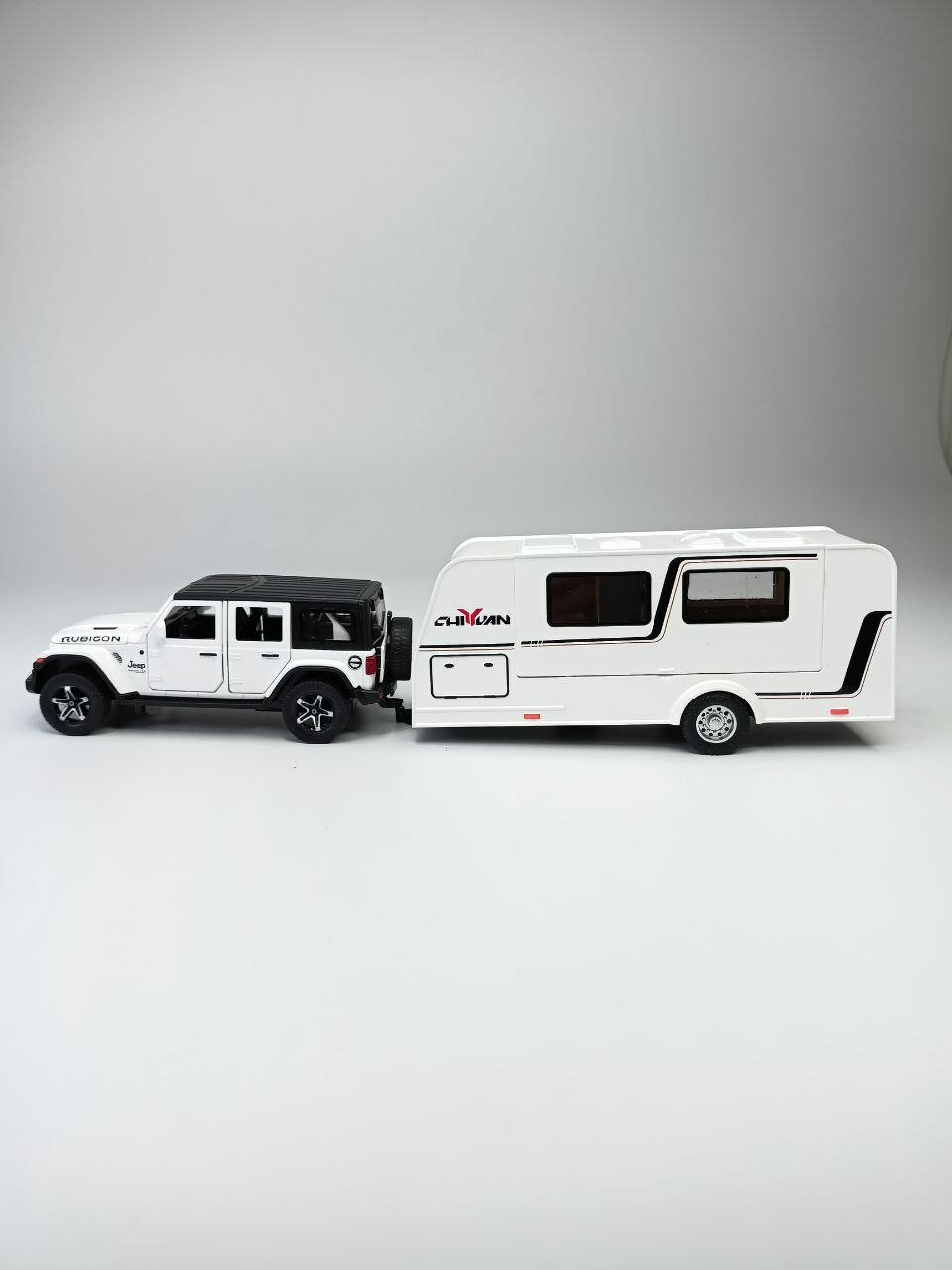 Модель автомобиля Джип Рубикон с трейлером коллекционная металлическая игрушка белый