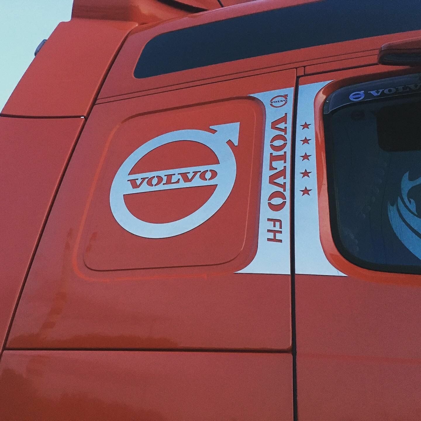 Накладки на стойки дверей Volvo; Вольво