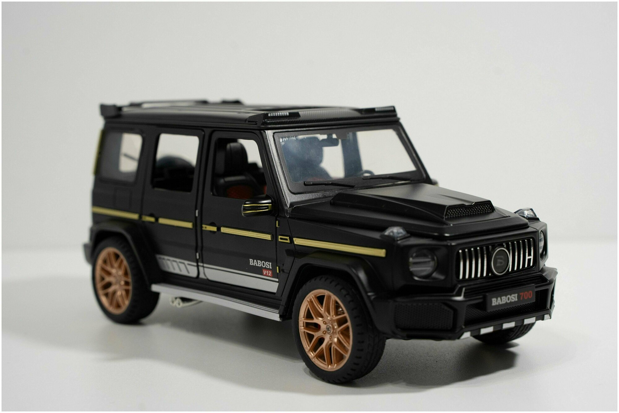 Коллекционная металлическая машинка Mercedes-Benz/ Брабус/ Гелик 1:18 28 см