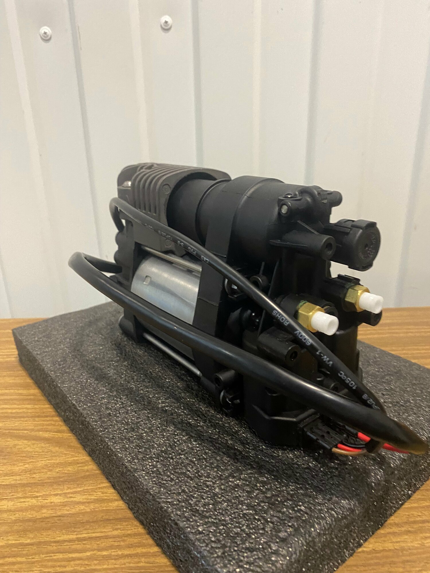 Компрессор пневмоподвески Volkswagen Touareg NF Porsche Cayenne ll 958 Macan