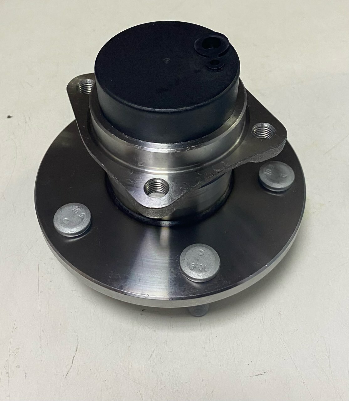 Ступица задняя Geely Emgrand EC7 [1.5 16V 5MT хетчбэк] 1064001293