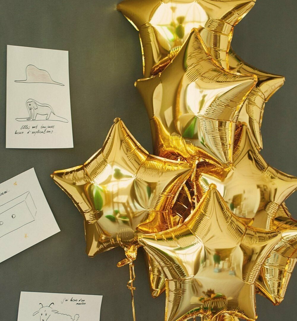 Букет из 7 золотых шаров-звёзд