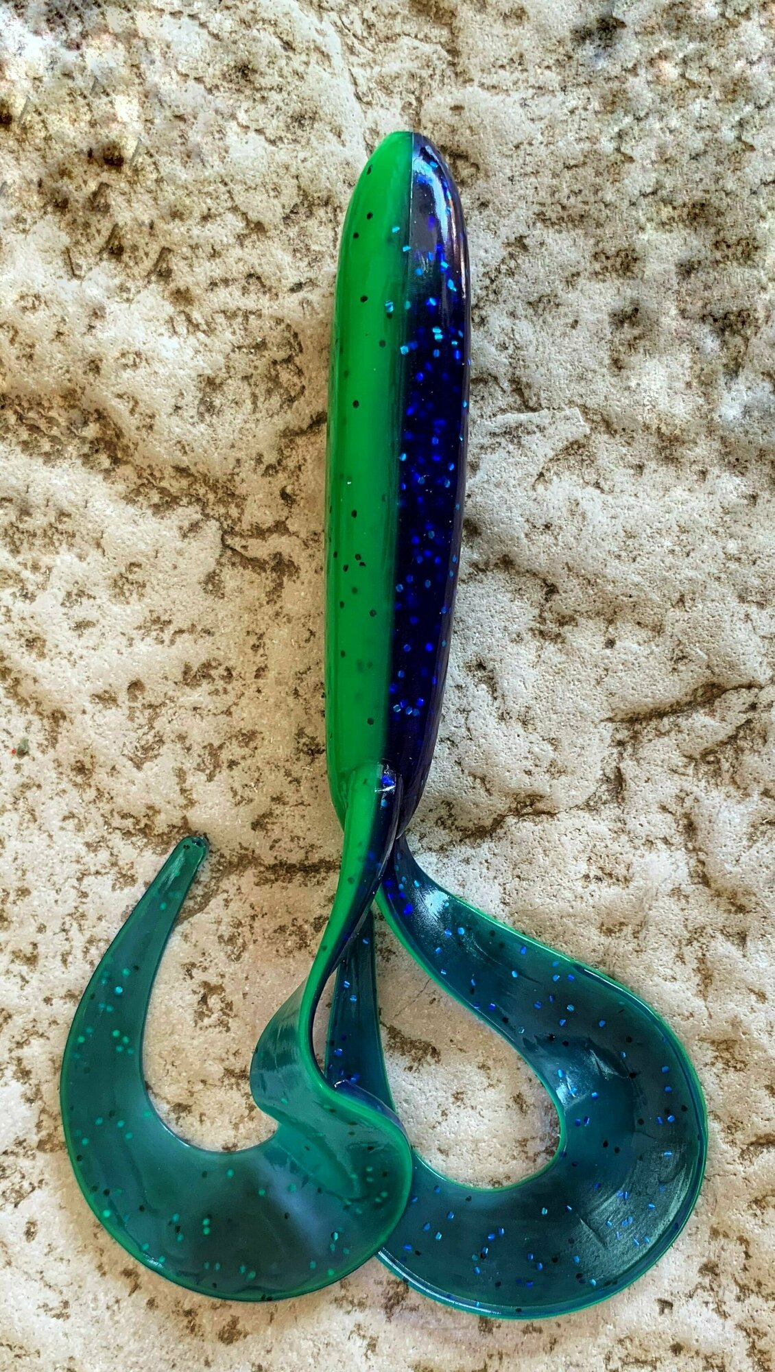 Мягкая крупная силиконовая приманка Pike Frog Ширасу, цвет Фиолетово-зеленый/Violet Lime, вес 50 гр, уп. 1 шт.