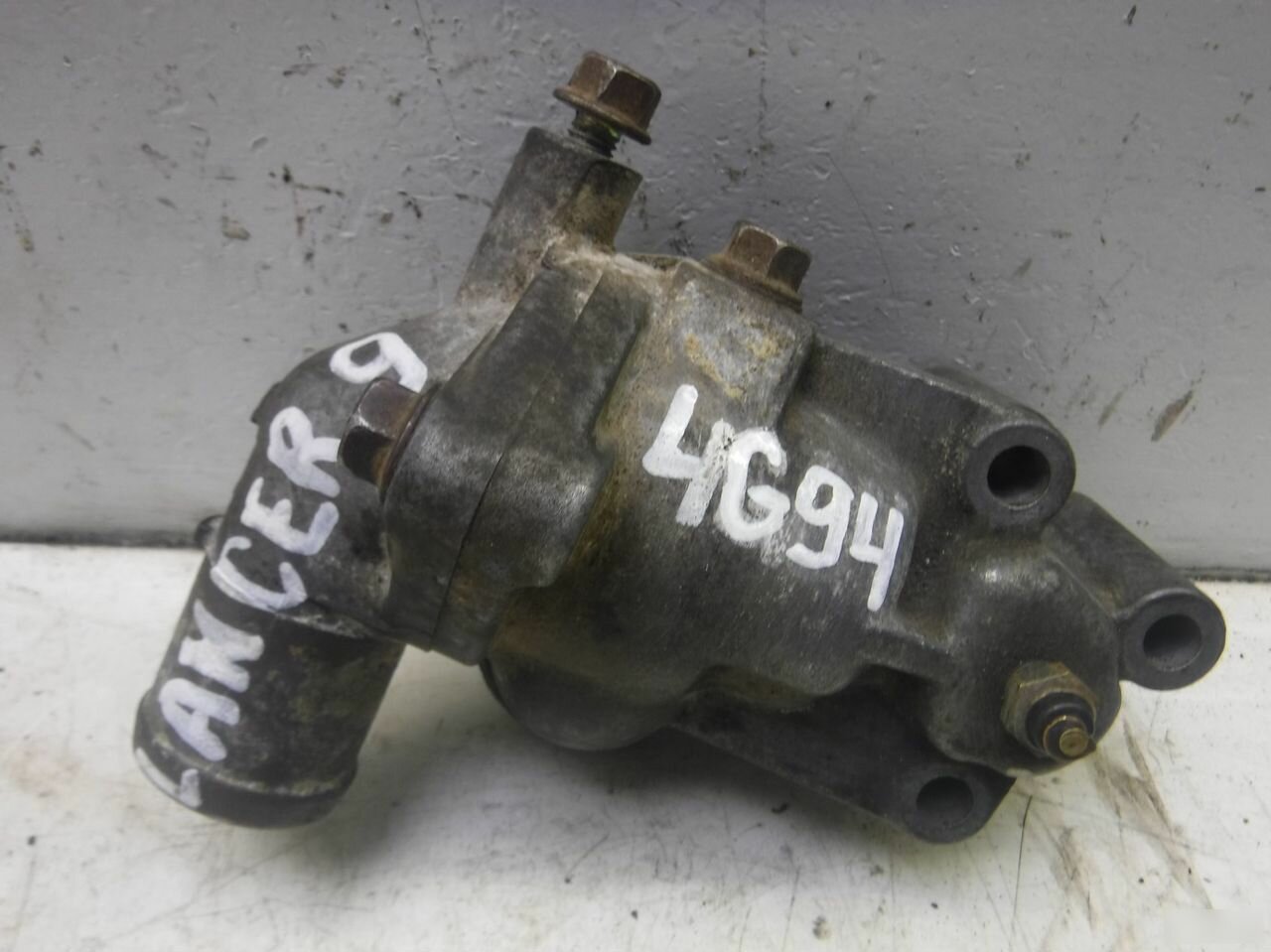 Корпус термостата Mitsubishi Space Star MD317666